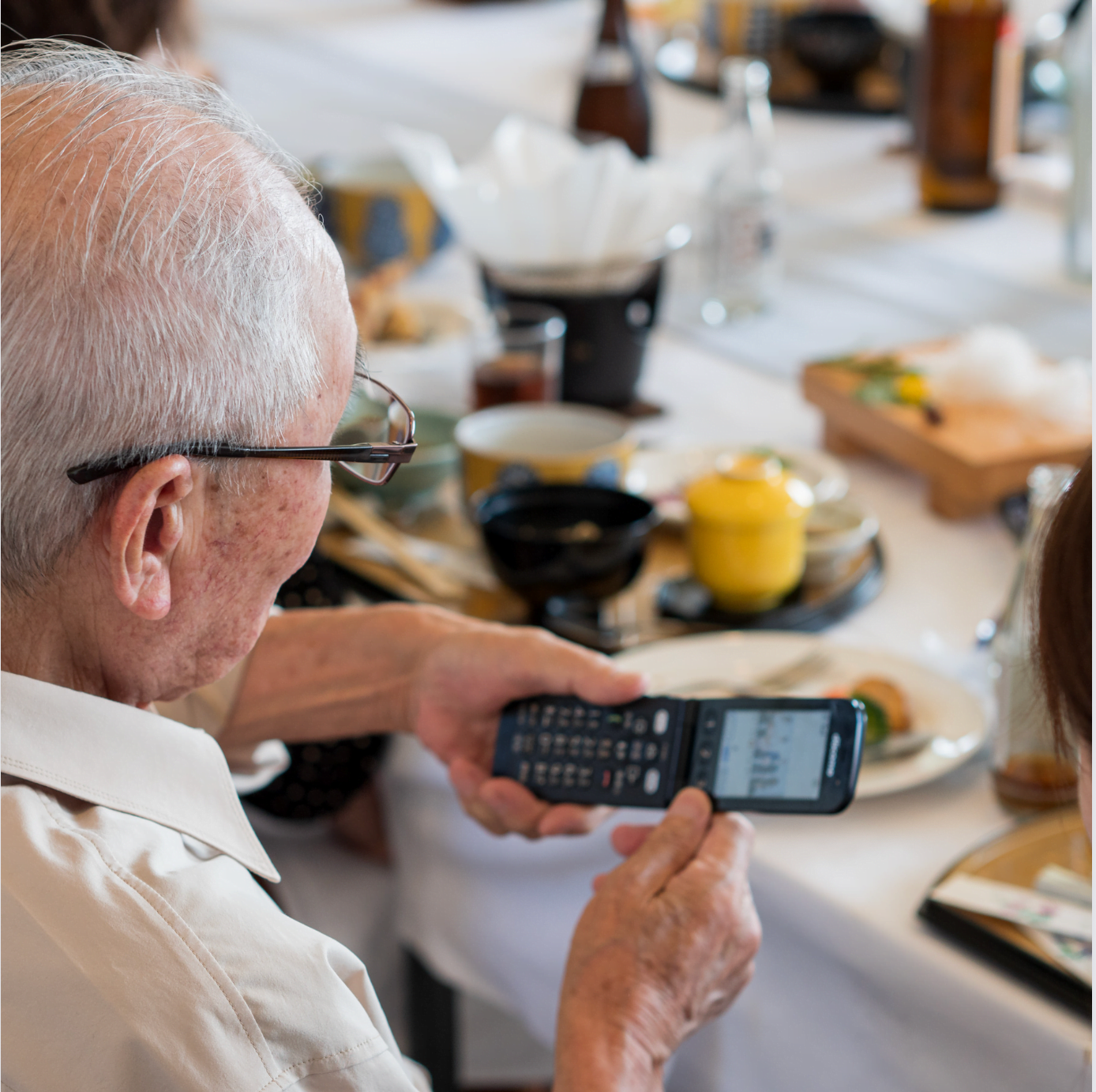 Flip Phones: A User-Friendly Smartphone Alternative